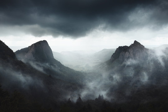 Dark Valleys – Devotions for Difficult Days